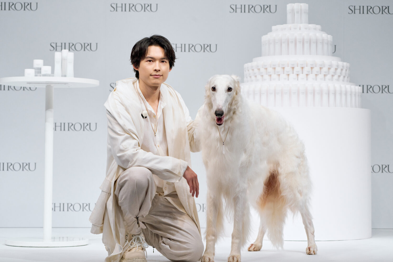 SixTONES 松村北斗「SHIRORU W美白クリスタルスキンケア」新CM発表会 - TVfan Web テレビファン ウェブ